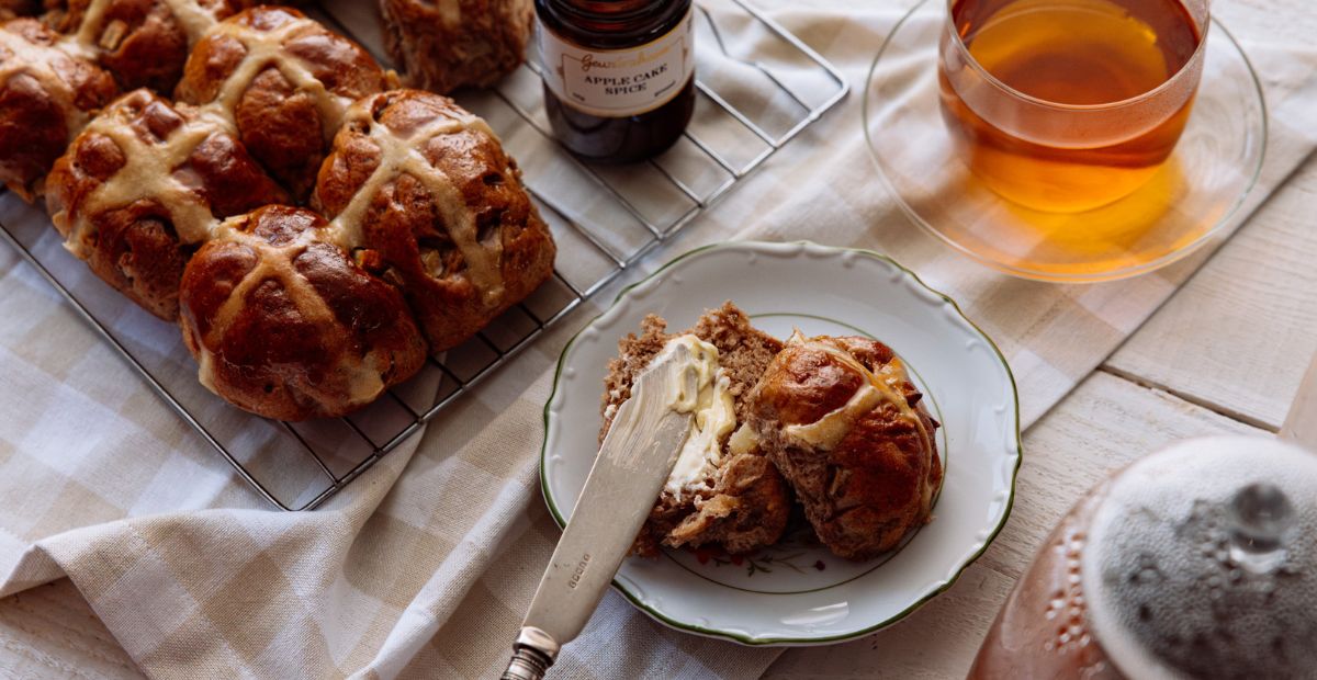 Apple Hot Cross Buns with Caramel Glaze – Gewürzhaus